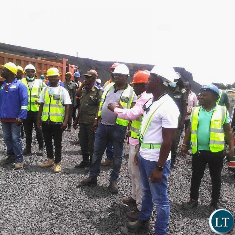 Minister of Mines Paul Kabuswe gets praise for defusing tension at ...