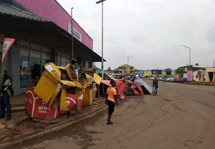 NDOLA CITY COUNCIL DEMOLISHES MOBILE MONEY BOOTHS IN CENTRAL BUSINESS ...